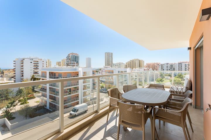 Your Algarve Base: Bright 2br With Pool & Terrace - Portimão