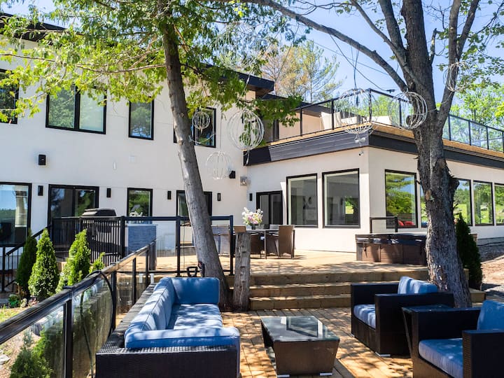 Paradise On Oastler Lake! Open Concept, Waterfront - Parry Sound