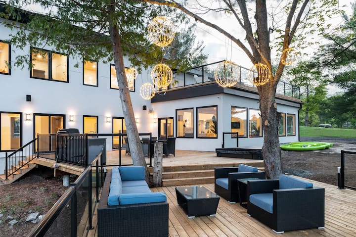 Paradise On Oastler Lake! Open Concept, Waterfront - Parry Sound