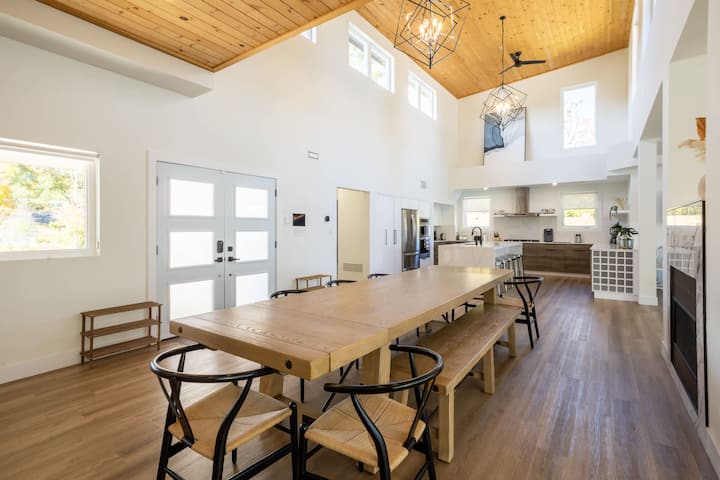 Paradise On Oastler Lake! Open Concept, Waterfront - Parry Sound