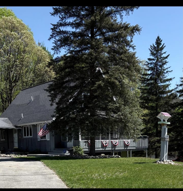 Pristine 4 Bedroom/2.5 Bath In Lost Canyon - Big Rapids, MI