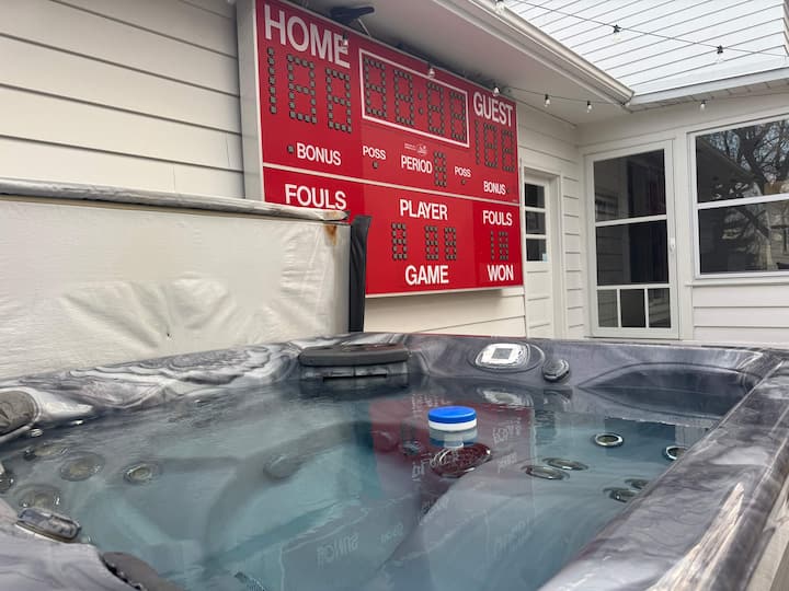 Hot Tub - Game Room - 20 Min To Downtown - Pets - Marshall, WI