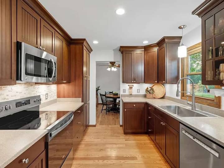 Hot Tub - 20 Min To Downtown - Pets - Private Yard - Marshall, WI