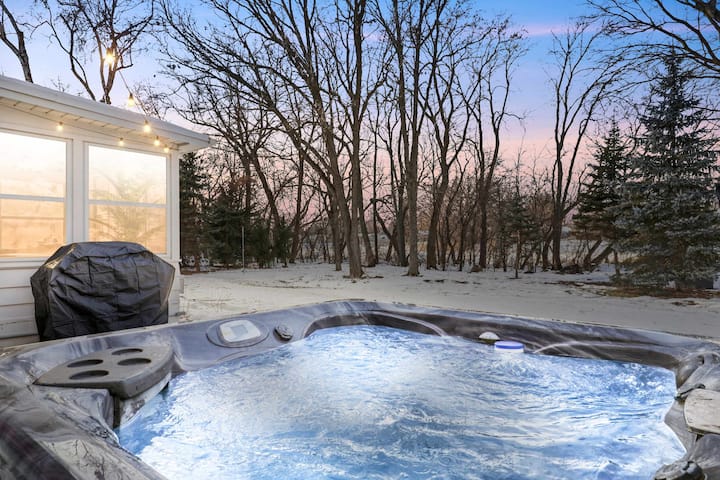 Hot Tub - Game Room - 20 Min To Capitol - Pets - Dolphins Cove, Sun Prairie