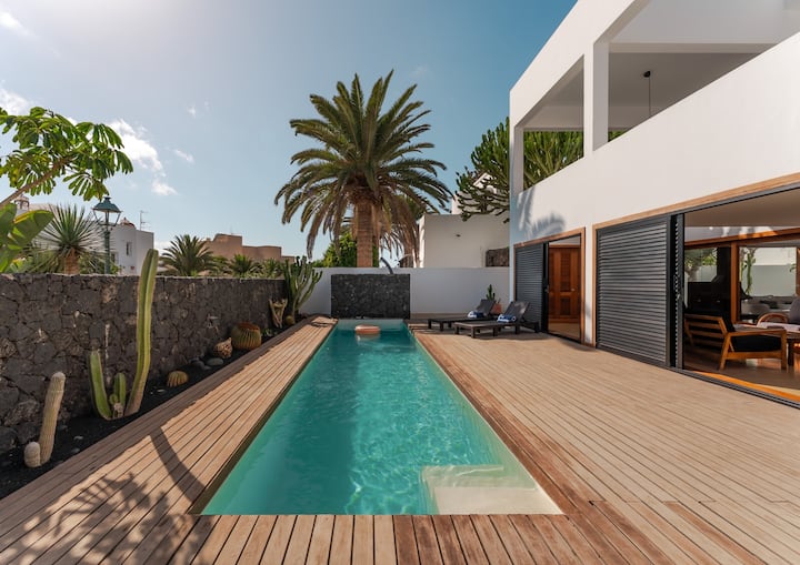 Canaryislandshost L Pausa - Costa Teguise