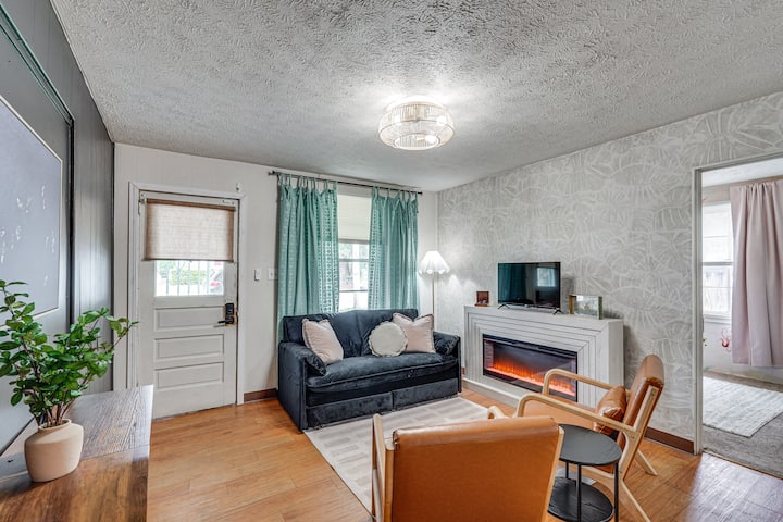 Little Cove Cottage! Walk To Dtwn Panama City - Panama City, FL