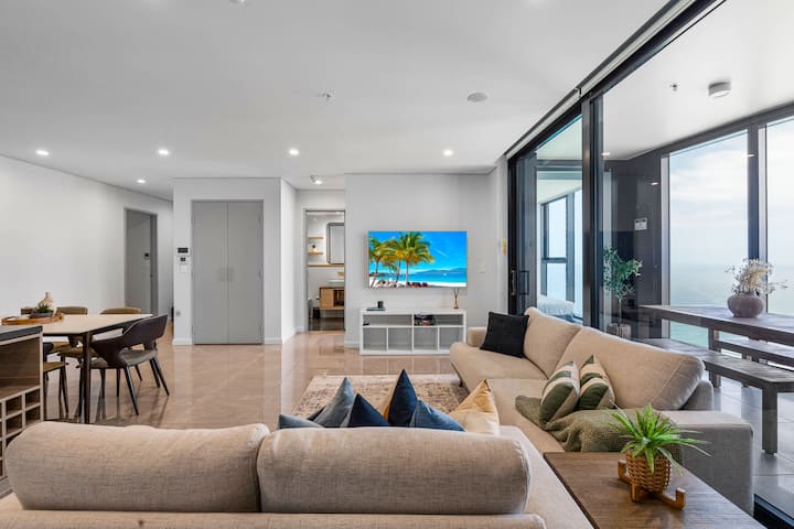 New Beachfront Skyhome 3br Ocean View With Carpark - Surfers Paradise