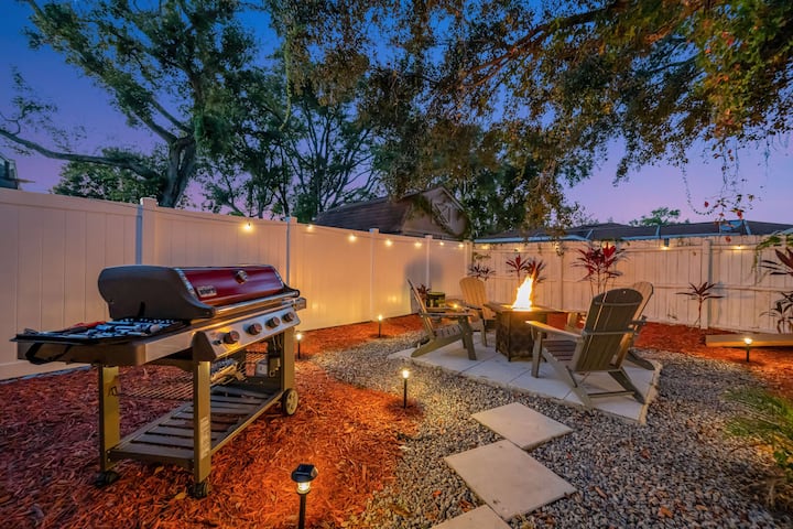 St. Louis Place 2b/2b Pet Friendly, Bbq, Backyard! - Tampa, FL