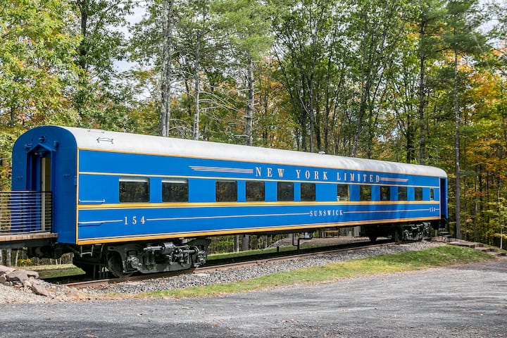 Sunswick Railcar: A 1940s Train Among The Trees - 카이로