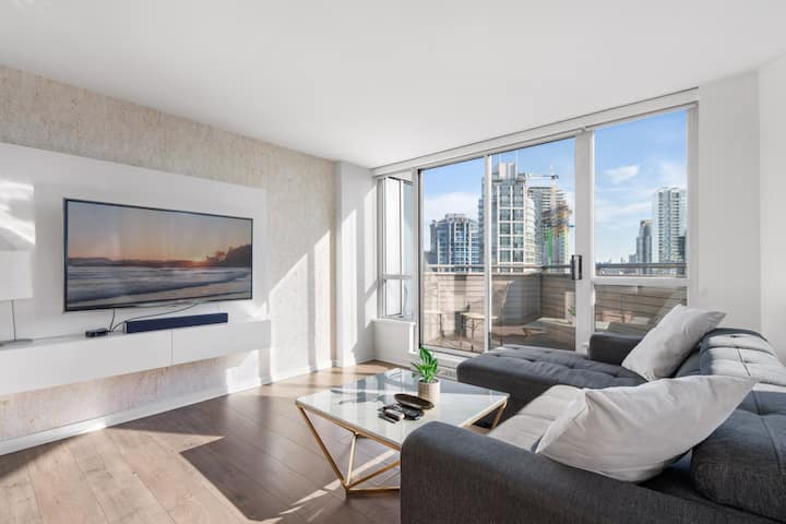 Luxury 2br High-rise Suite | Heart Of Downtown - Vancouver