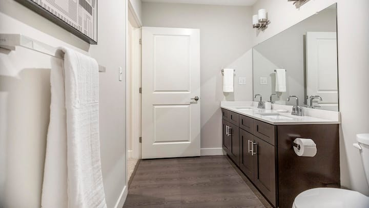 Landing | Chic 2bd, Game Room, Gym - Connecticut