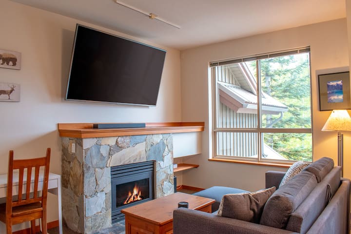 2br | Epic Village Location | Hot Tub | Gas Fire - Whistler