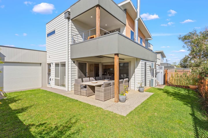 Stylish Townhouse Opposite Golfcourse - Phillip Island
