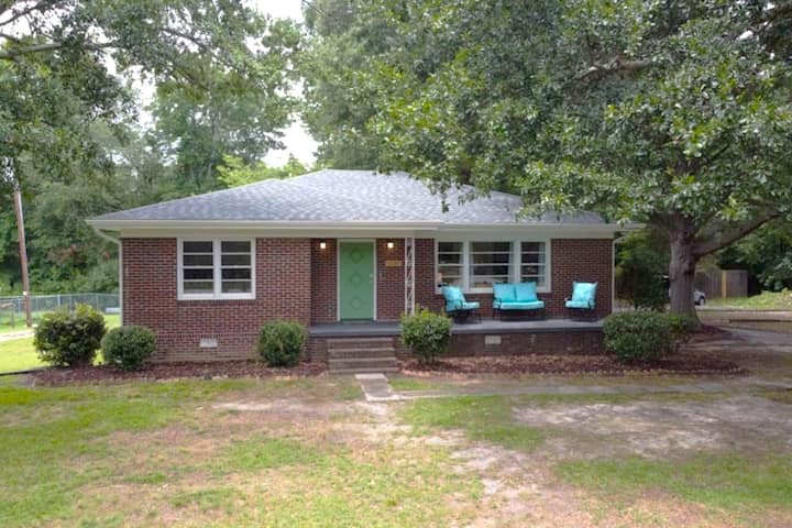 Pet-friendly Home Near Shops W/huge Yard & Parking - Greenville, SC