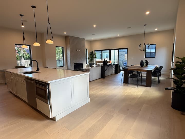 Brand New Badass 3-story Home W/ Terrace Hot Tub - Columbus, OH