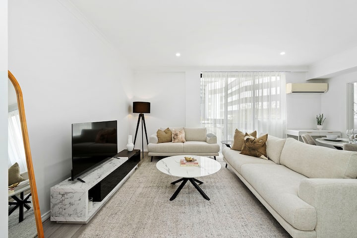 Modern City Escape | Stylish 2br Apartment - Belmont