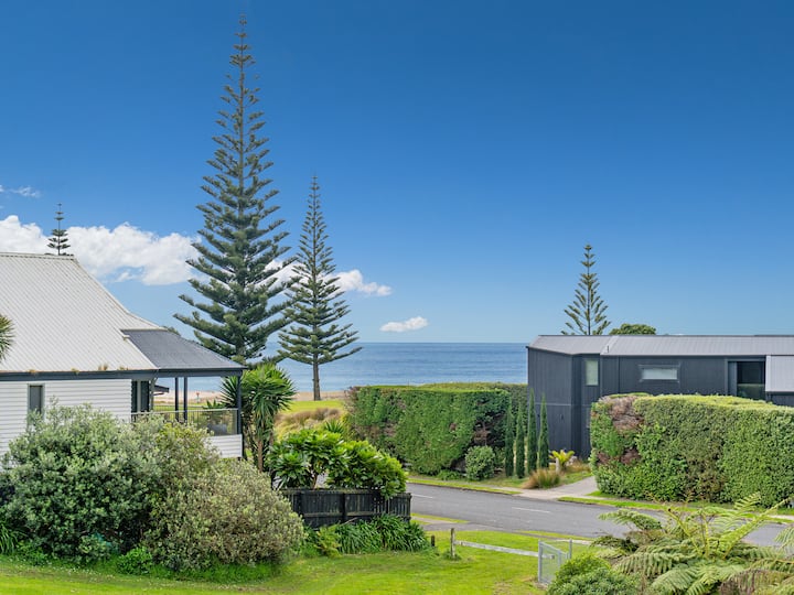 The Tui’s View - Onemana Holiday Home - Whangamata