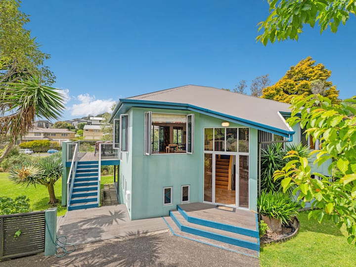 The Tui’s View - Onemana Holiday Home - Pauanui