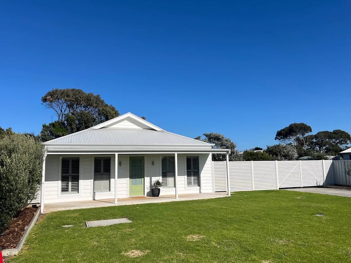 The Salty Olive - Wifi, Pet Friendly Outside - Robe