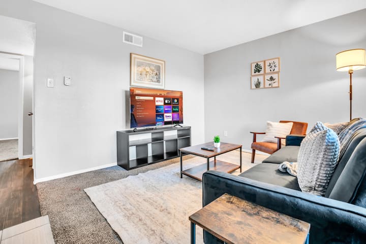Stylish Modern Studio With Free Gym Access - Arlington, TX