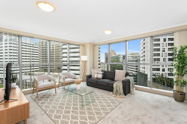 Chatswood Convenience | Steps To Train & Metro - North Sydney