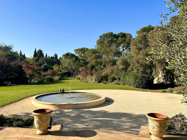 Provençal Farmhouse With Pool Near Saint-rémy - Fontvieille
