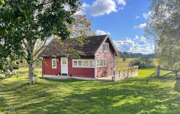 Beautiful Home In Askersund - Askersund