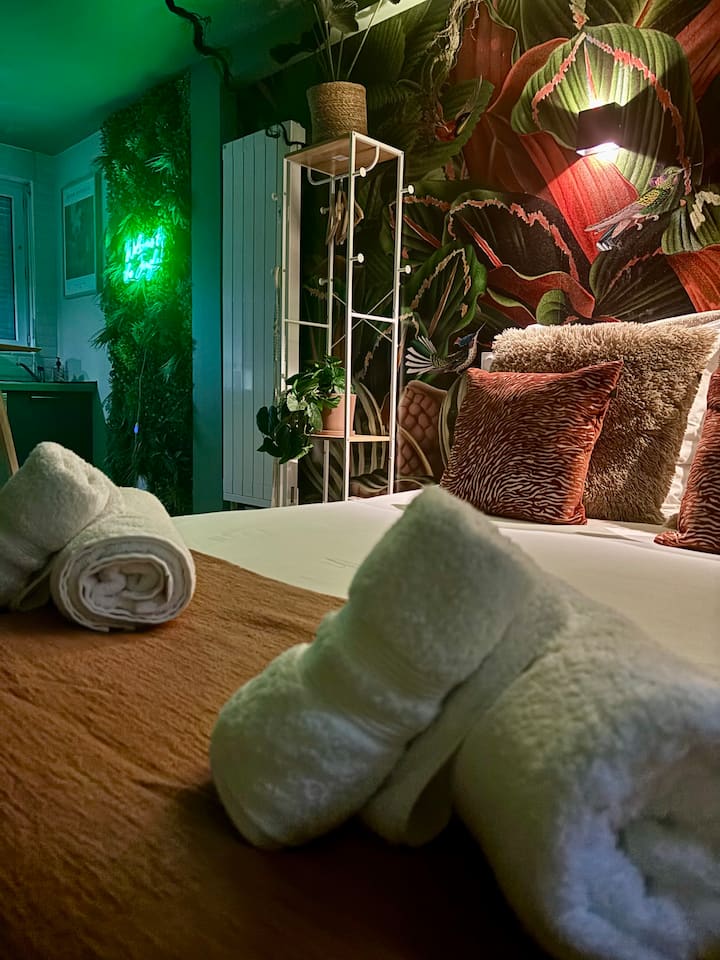 Casa Jungle - Le Studio Végétal - Confort Design - ibis budget Brive La Gaillarde