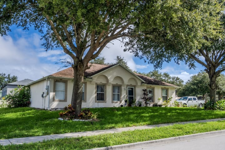 1 Flint And Kingscrest, Llc - Entire House - Apopka, FL