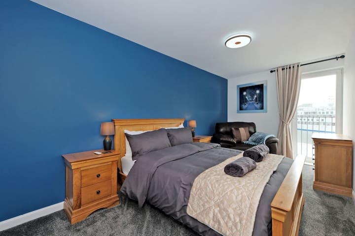 Luxury 2 Bedroom Harbour Apartment With Ship Views - Aberdeen