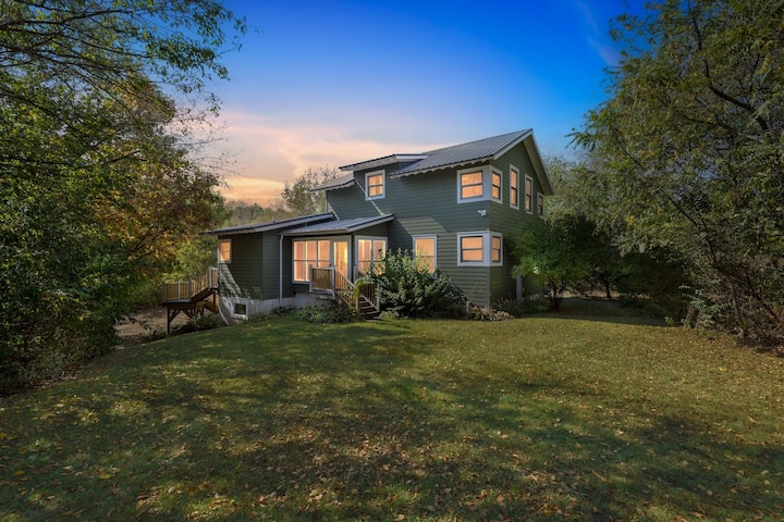 Secluded Woodland Retreat Near Starved Rock Park - Ottawa, IL