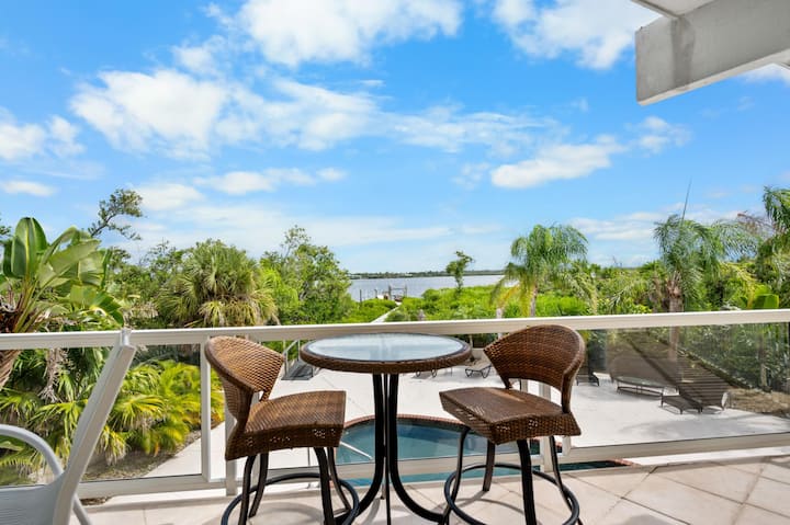 Manasota Bayview – Pool, Dock, Beach, Sleeps 10 - Englewood