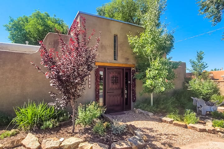Rustic Adobe-style Home W/ Hot Tub In Santa Fe - Santa Fe, NM