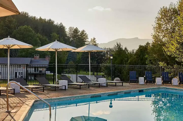 Cozy Accessible Mountain Hideaway - Stowe, VT