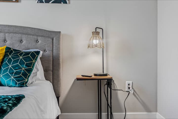 Cozy Luxury 1bd | Pool+gym+stockyards+free Parking - Fort Worth, TX