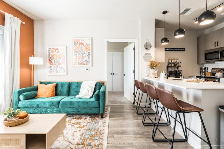 Hot Tub, King Beds, Coffee Bar, Gym - Boise