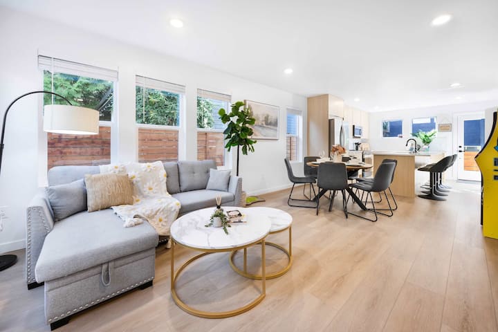 2025 Modern 2br Home, Near Sea-tac & Boeing - Seattle, WA