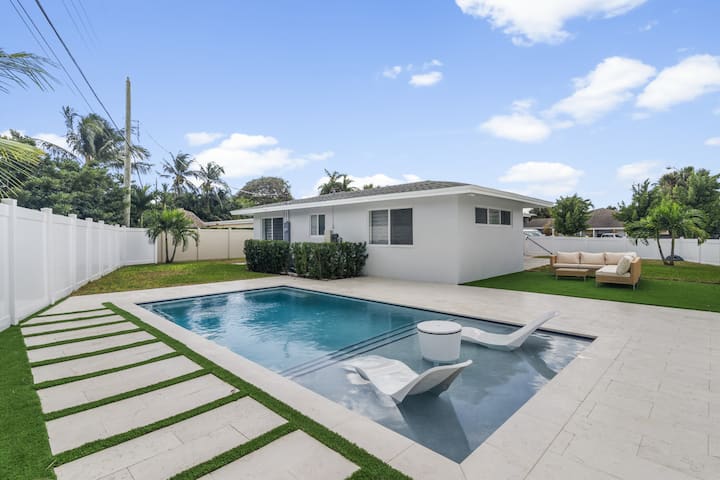 Modern 3br Pool Home Near Pompano Beach & Pier - Pompano Beach, FL