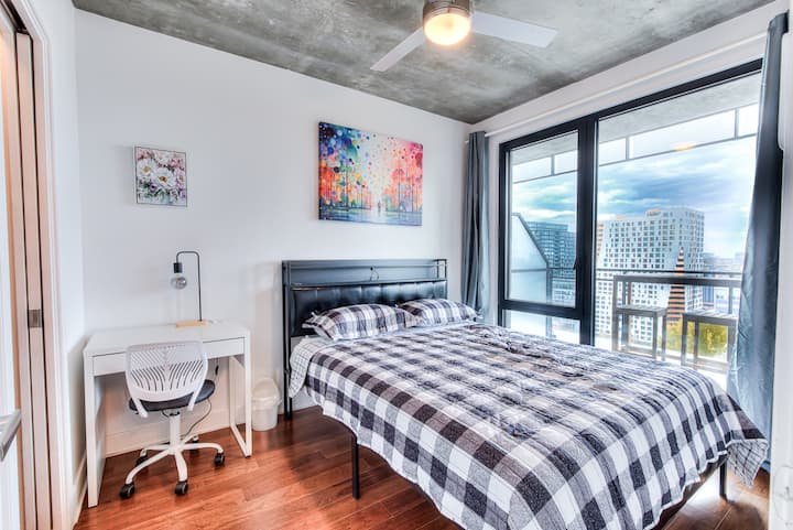 Fully Equipped Spacious 2br Apartment In Mtl! - Montreal