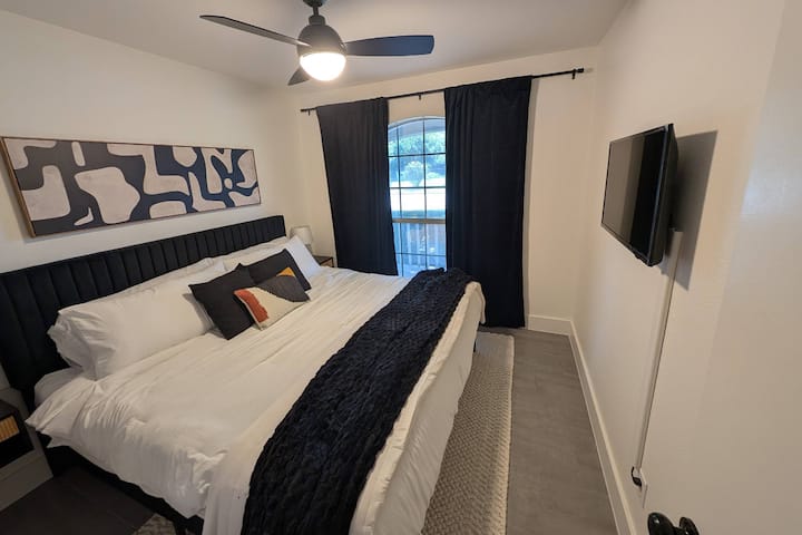 Gas Grill And Smoker, Separate Office With Sofabed - Round Rock, TX