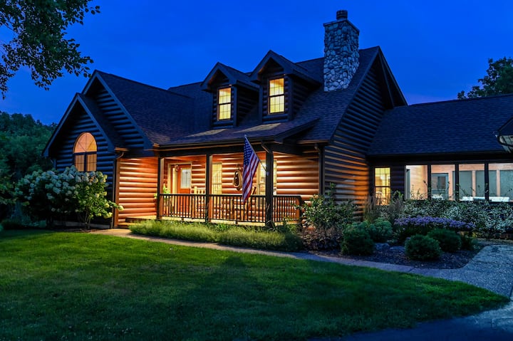 Log Home Luxury, Comfort Defined/moonbeam Views! - Galena, IL