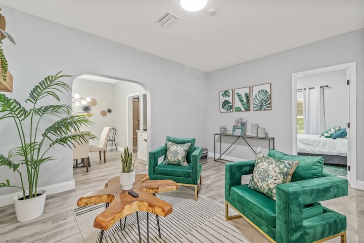 2br | Designer Home | Near Raymond James Stadium - Tampa, FL