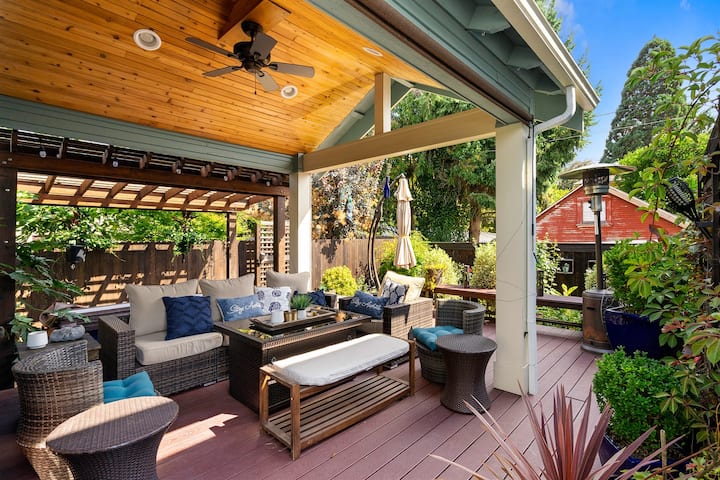 Cozy Basement Suite – Hot Tub & Backyard Oasis - Portland, OR