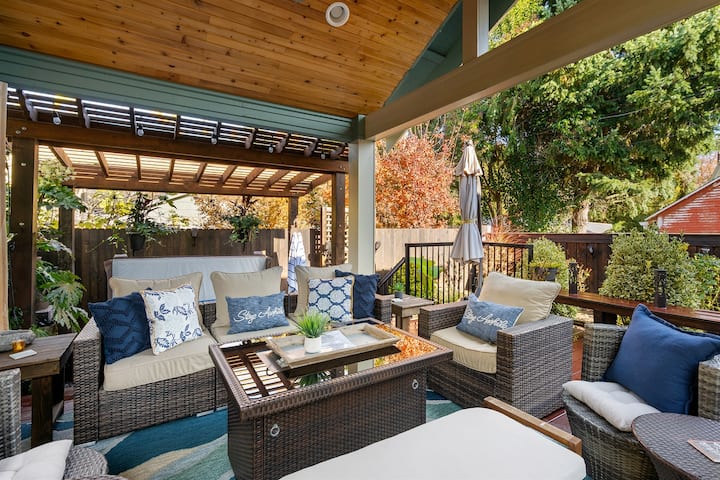 Cozy Basement Suite – Hot Tub & Backyard Oasis - Portland, OR