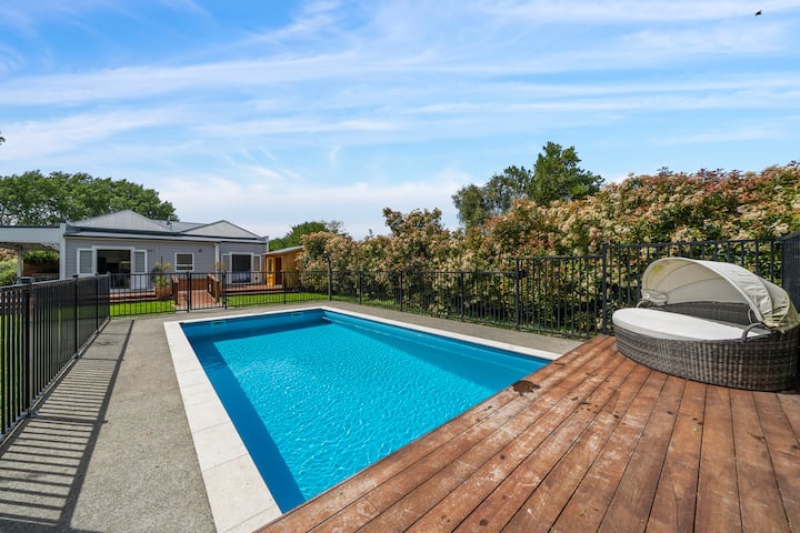 Poolside Villa On Dublin - Martinborough Retreat - Martinborough