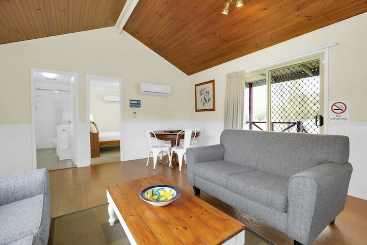 Sandstone Cottage 2/3 - Broke