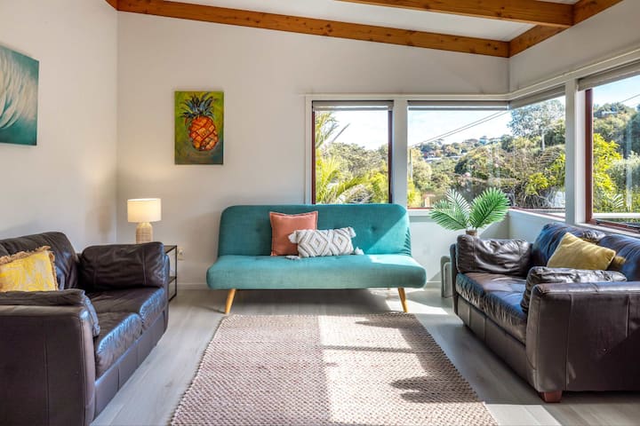 Onetangi Beach House – Walk To The Sand - Waiheke Island