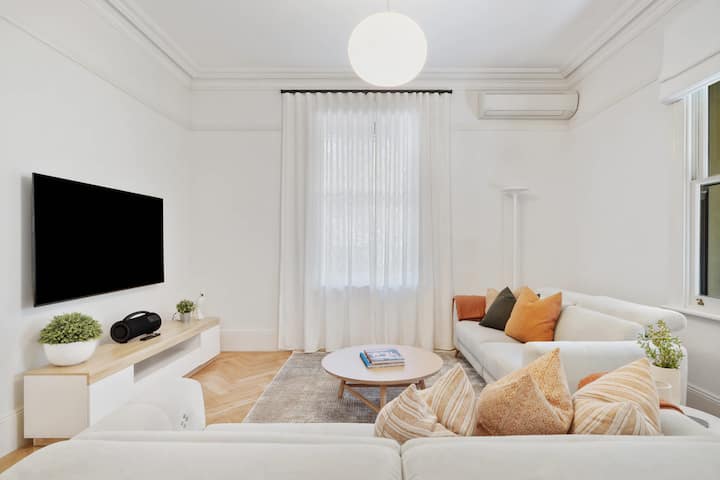 The Newtown Haven With Private Parking - Carlton