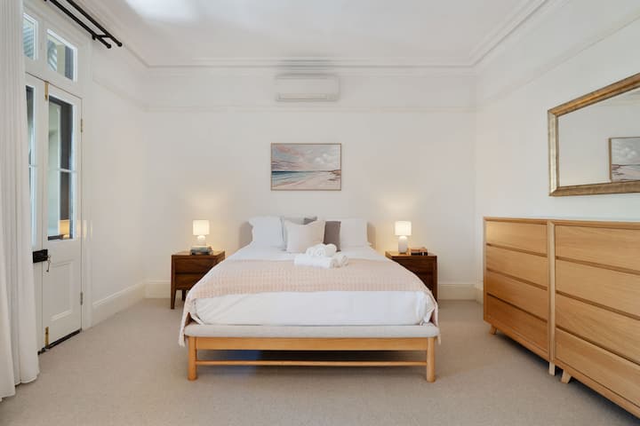 The Newtown Haven With Private Parking - Sydney