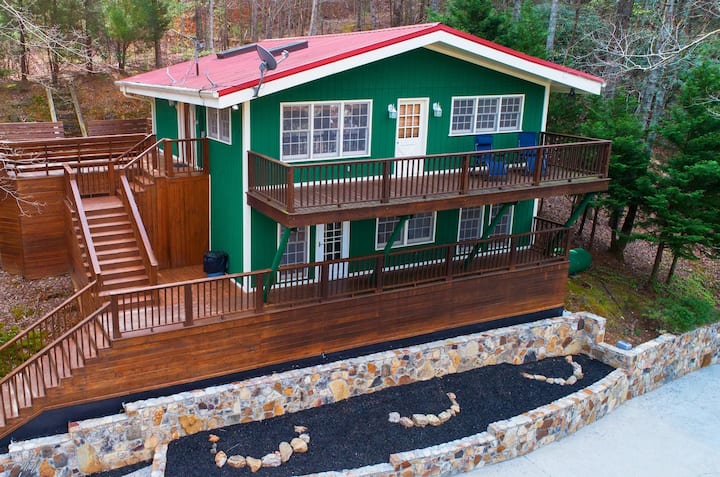 Haus In The Heart Of Helen - Upper Level Suite - Helen, GA